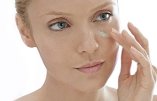 Eucerin: Pelle Ipersensibile | Eucerin ANTI-ROSE Trattamento ...