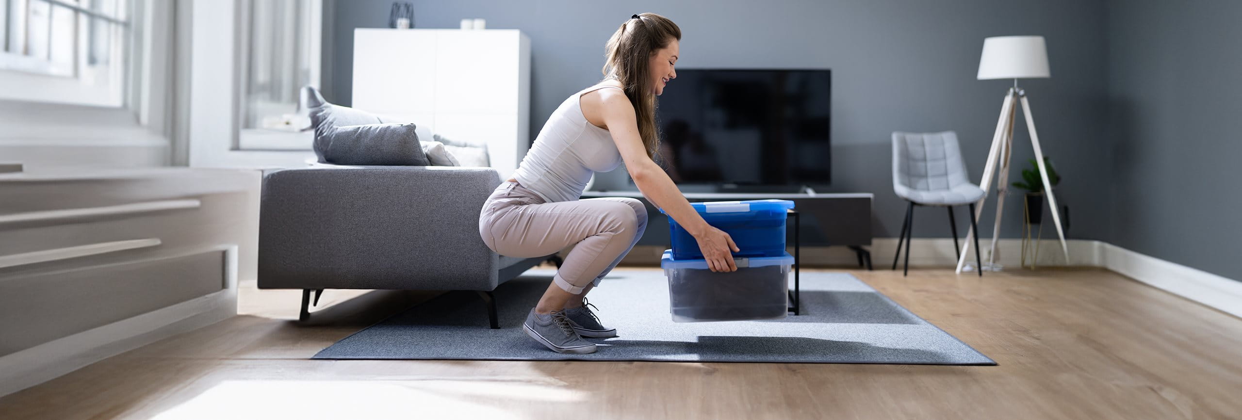 ¿Cómo levantar cosas pesadas? Evita el dolor de espalda | Curitas®