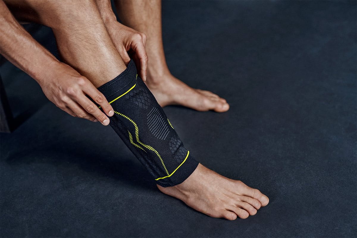 Performance Knee Support - Advanced flexibility, stabilizing support